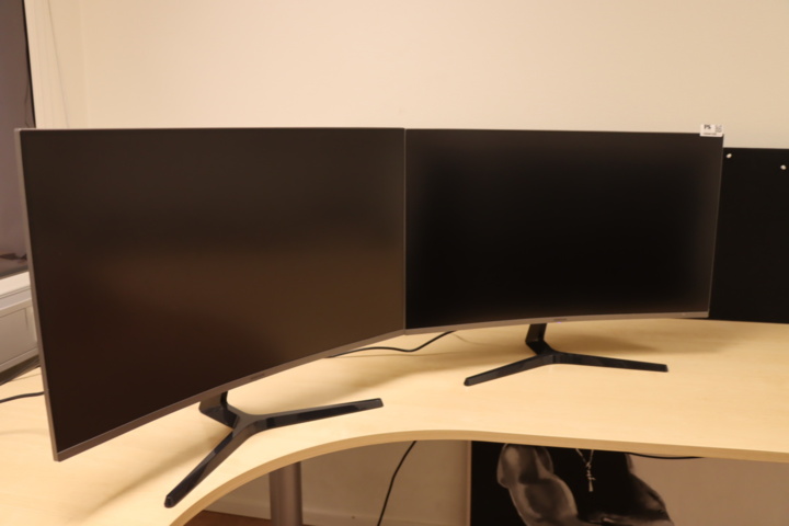 2 pc 32 inch curved monitors Samsung - PS Auction - We value the future ...