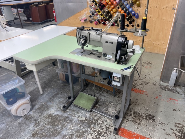 Shuttle sewing machine 2-needle - Juki IG-1182-4 - PS Auction - We ...
