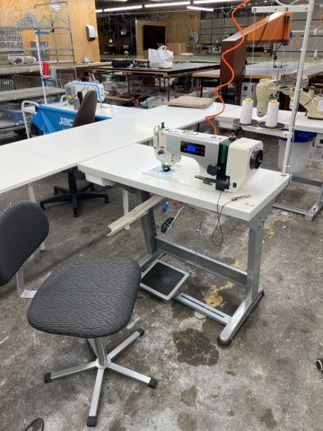 Industrial sewing machine Zoje with table, pedal & chair - PS Auction ...