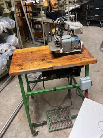 Industrial sewing machine Merrow 70-D3B-2 - PS Auction - We value the ...