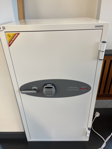 Safe Phoenix FS1900 Series - Fire rated - PS Auction - We value the ...