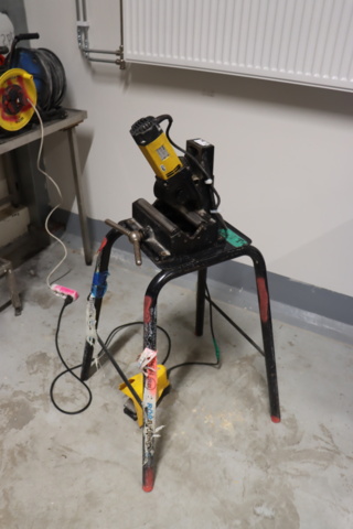 Rems Pipe cutting machine Cento with stand - PS Auction - We value the ...