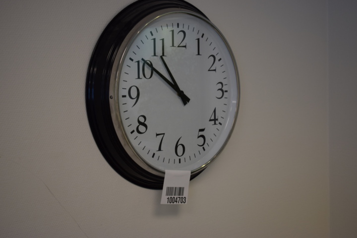 Wall clock - PS Auction - We value the future - Largest in net auctions
