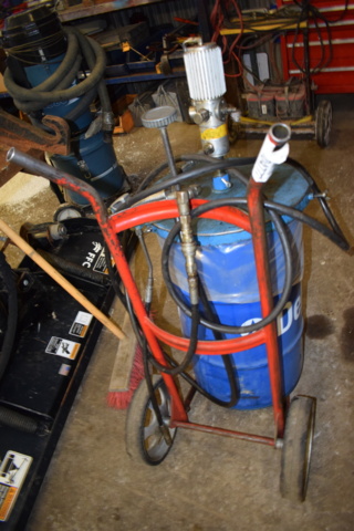Grease gun trolley with pump & barrel Delo Starplec EP2 - PS Auction ...