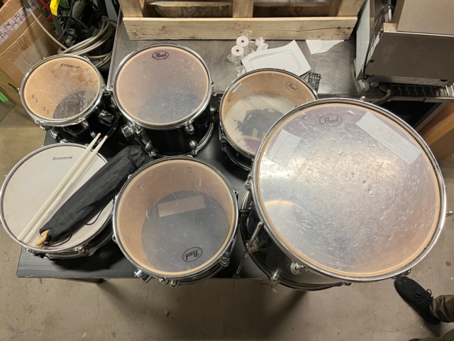 Drums Pearl Target, pouches and stands - PS Auction - We value the ...