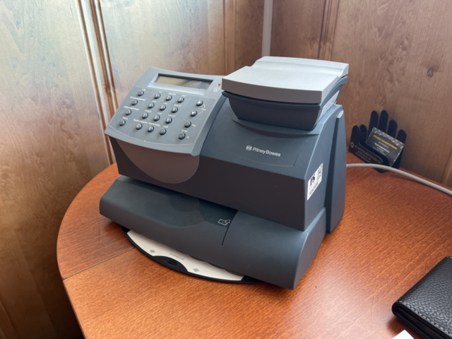 Franking machine Pitney Bowes K700 - PS Auction - We value the future ...