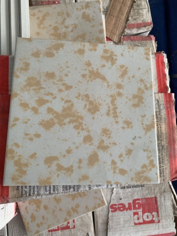 34 packages of tiles approx. 23 square meters - PS Auction - We value ...