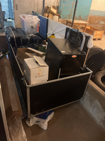 Mess box with various equipment - PS Auction - We value the future ...