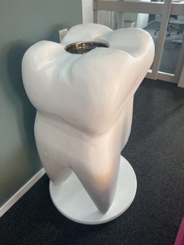 Tooth statue ca110cm - PS Auction - We value the future - Largest in ...