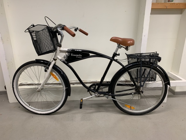 Bicycle Yosemite Cruiser 26" with double baskets - PS Auction - We ...