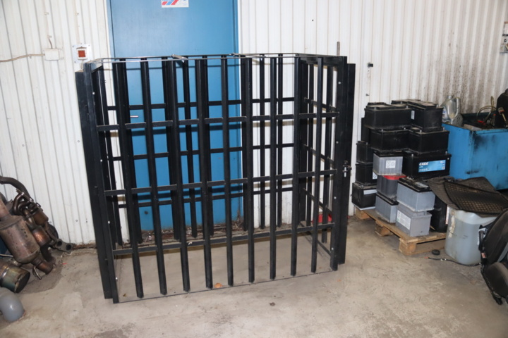 Pump cage for tires - PS Auction - We value the future - Largest in net ...