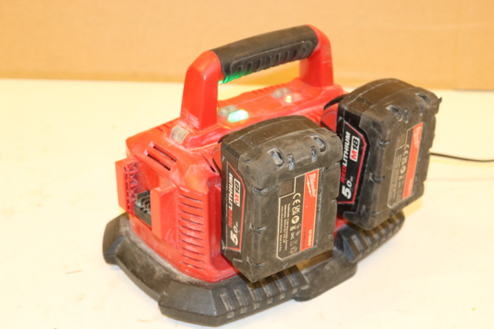 Charging station Milwaukee M1418 C6 - PS Auction - We value the future ...