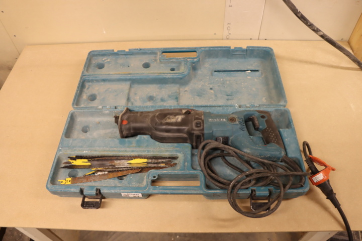 Makita AVT Tiger saw - PS Auction - We value the future - Largest in ...