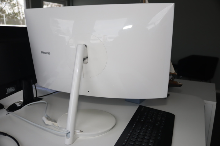 Samsung 27 inch computer monitor white - PS Auction - We value the ...