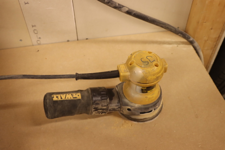 Grinding machine Dewalt DW 423 PS Auction We value the future Largest in net auctions