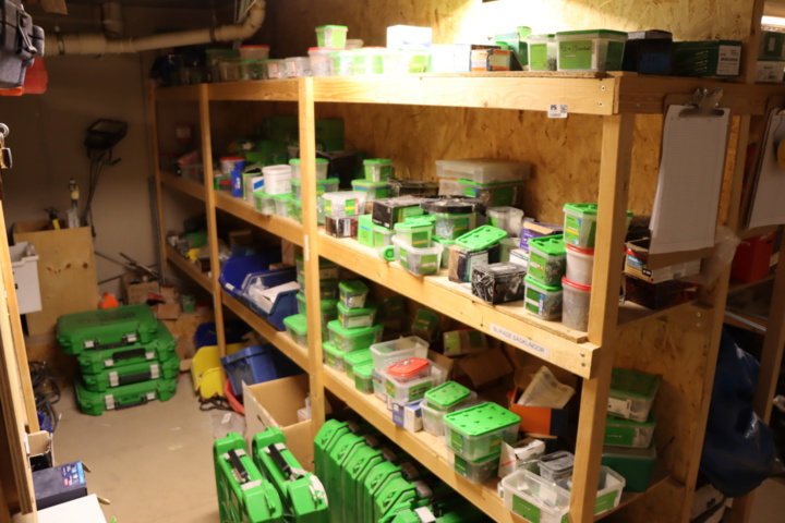 Lot of screws and Essve boxes - PS Auction - We value the future ...