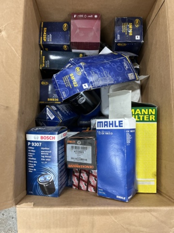 Collection with various oil filters - PS Auction - We value the future ...