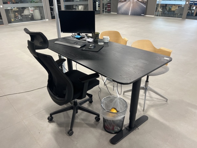 Office workstation - Electric desk, chairs and more - PS Auction - We ...