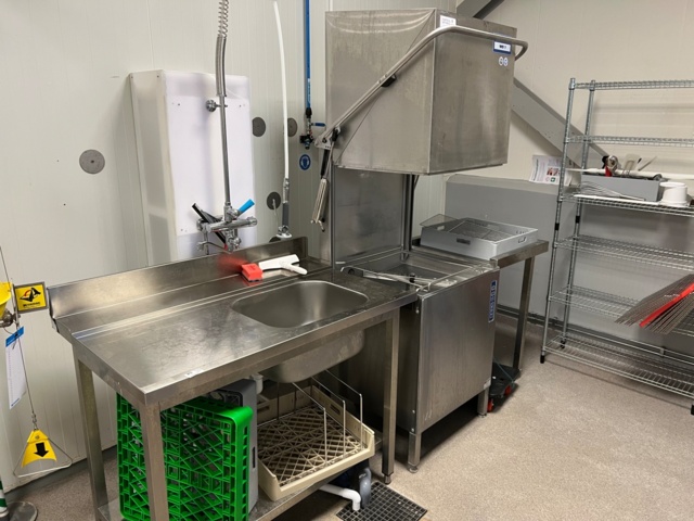 Dish station with Metos WD 7 dishwasher & sink and more - PS Auction ...