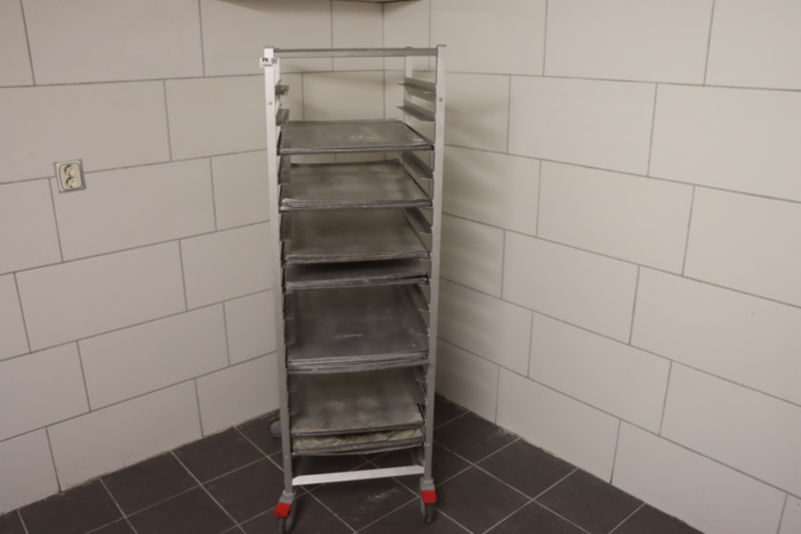 Dough cart with plates - PS Auction - We value the future - Largest in ...