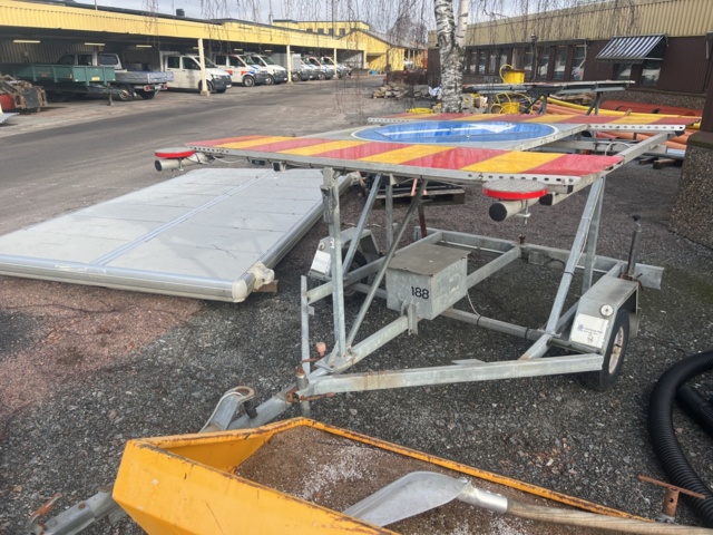 Road sign trailer Berlex - PS Auction - We value the future - Largest ...