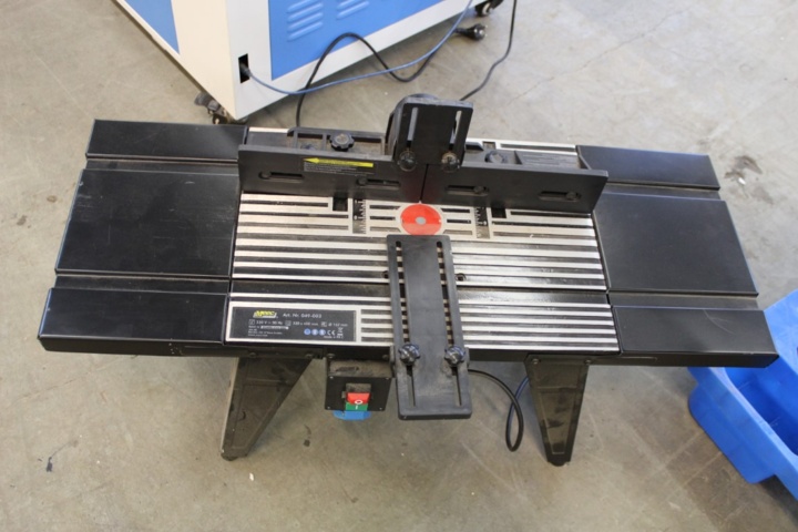 Hand router Bosch with milling table Meec - PS Auction - We value the ...