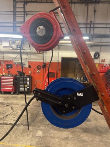 Cable reels & Hydraulic hose reels - 4 pcs - PS Auction - We value the ...