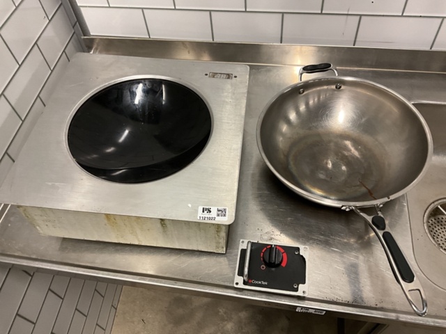 Induction wok with 2 pans CookTek - PS Auction - We value the future ...