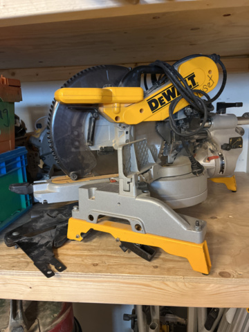 Dewalt DW718 Miter Saw - PS Auction - We value the future - Largest in ...
