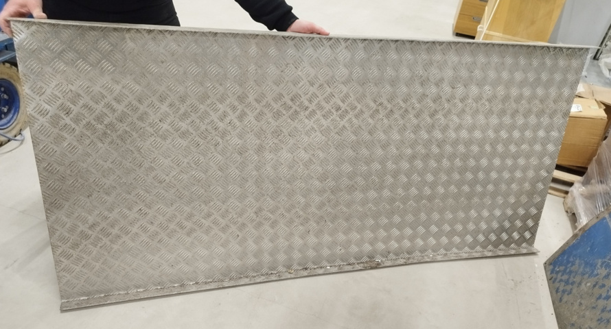 Aluminum ramp with fold up - PS Auction - We value the future - Largest ...