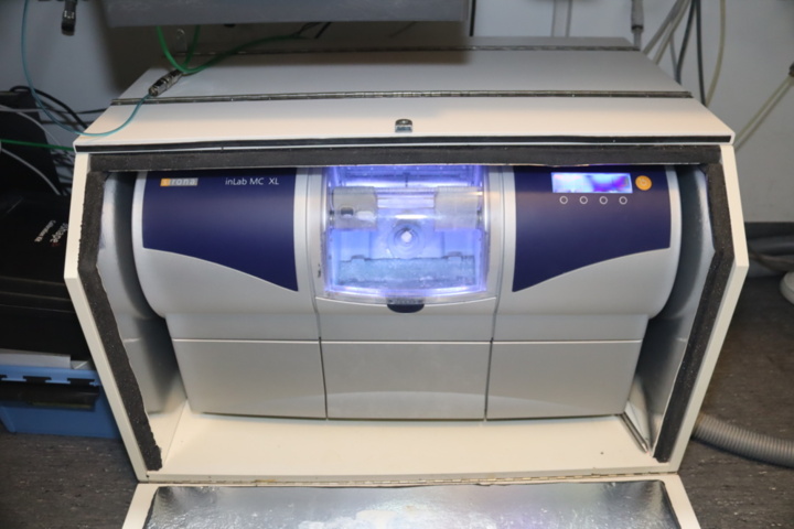 Sirona Cerec inLab MC XL Mill for bridges and crowns - PS Auction - We ...