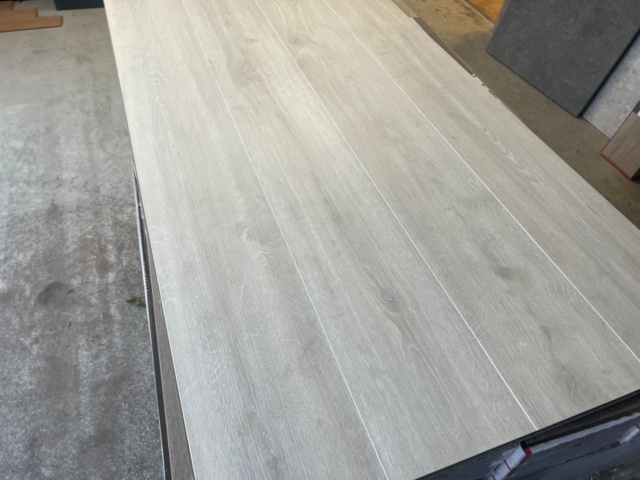 Evolution Ivory Oak HDF 100 sq.m - PS Auction - We value the future ...