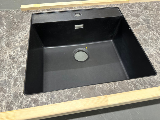 Bänkskiva med diskho 347.5x59cm - Auktioner online - Nätauktioner ...