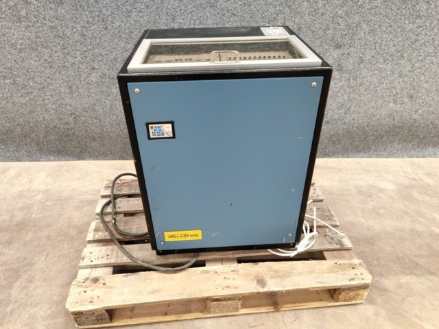 Distribution transformer for laboratory bench/test station - PS Auction ...
