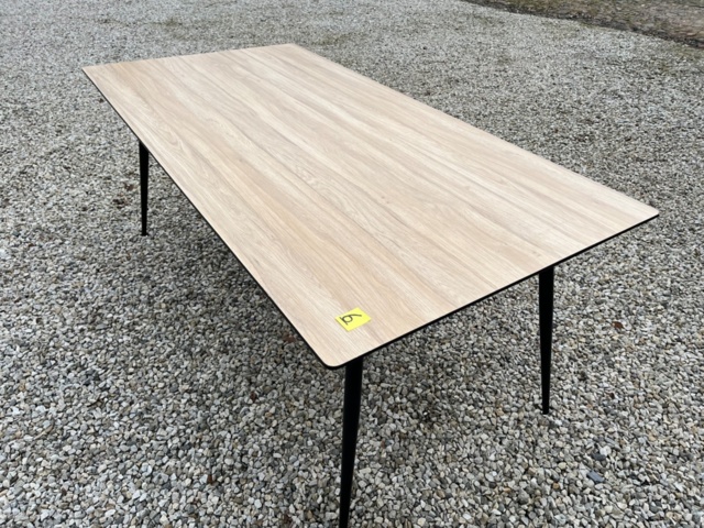 Dining table Venture Design light - PS Auction - We value the future ...