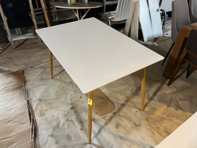 Dining table Venture Design white - PS Auction - We value the future ...