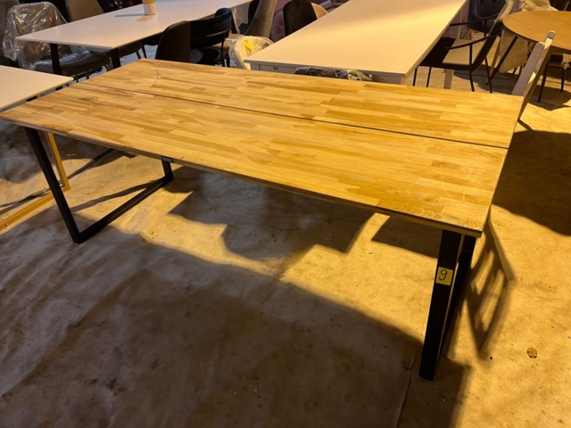 Dining table Venture Design oak - PS Auction - We value the future ...