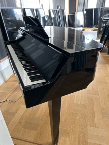 Yamaha grand piano Gran Touch GTZ - PS Auction - We value the future ...
