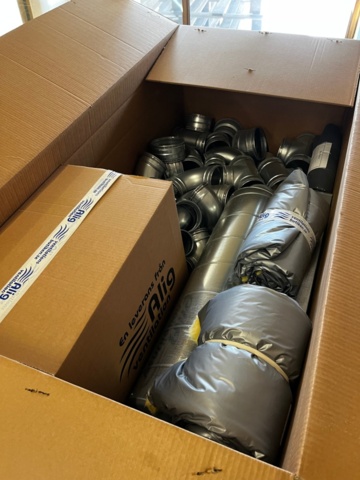 Box with various ventilation parts, Alig - PS Auction - We value the ...