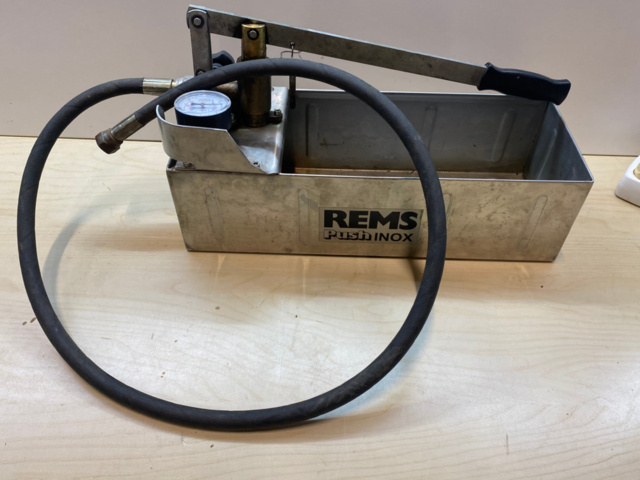 Test pressure pump REMS - PS Auction - We value the future - Largest in ...