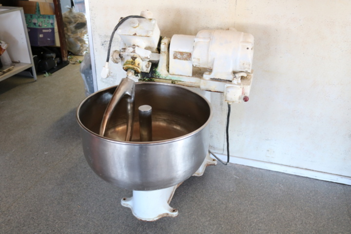 Older dough mixer - PS Auction - We value the future - Largest in net ...