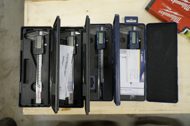 4 digital calipers, i.a. Limit - PS Auction - We value the future ...