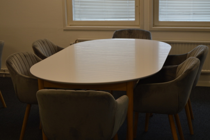 Oval table with 6 chairs - PS Auction - We value the future - Largest ...