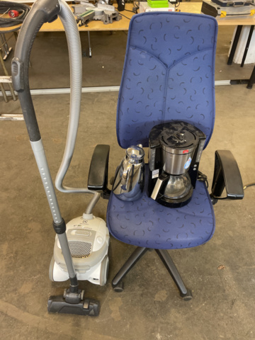 Office chair, vacuum cleaner and coffee maker - PS Auction - We value ...