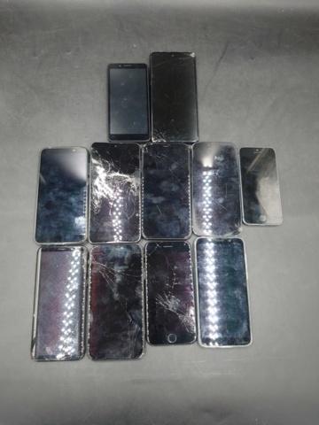 Assortment of defective mobile phones - PS Auction - We value the ...