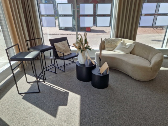 Sofa group, barstools, shelf & Nespresso machine - PS Auction - We ...