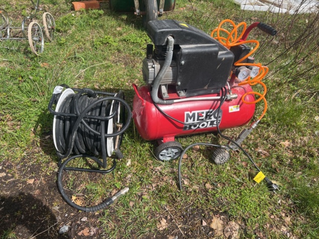 Compressor with hose reel - Meec Tools 013747 - 2021 - PS Auction - We ...