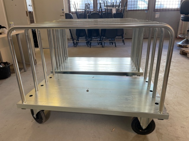 2 storage trolleys with removable rails - PS Auction - We value the ...
