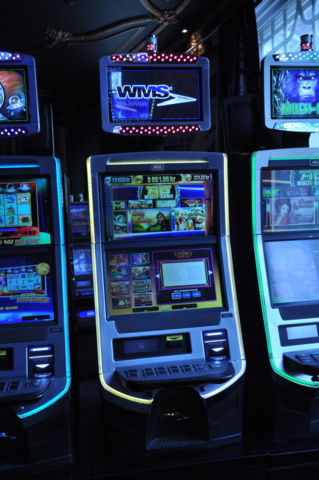 Slot machines 2 Blade Multi Game - PS Auction - We value the future ...