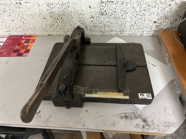 Antique paper guillotine - CHN Mansfeld - PS Auction - We value the ...